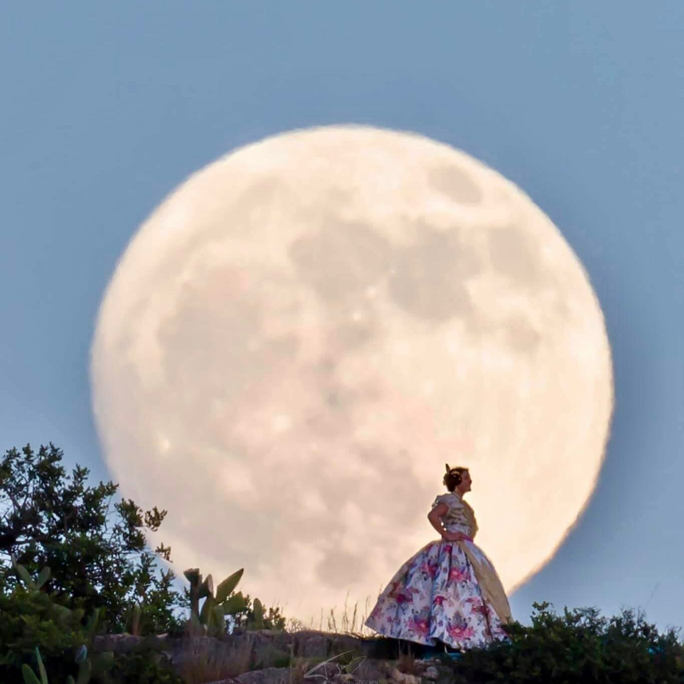 LA LUNA DE TONI SENDRA en Entradium
