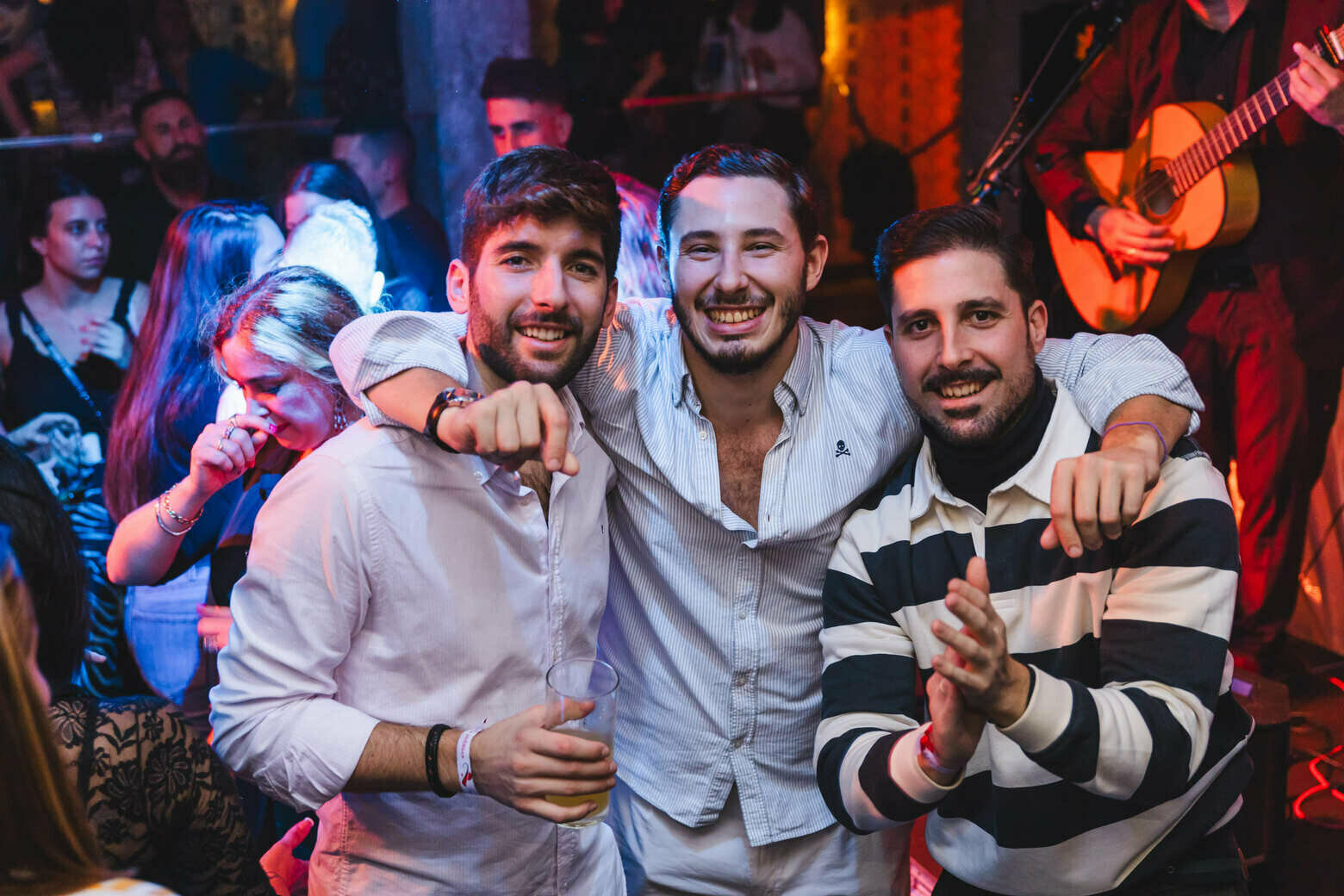 Tardeo en Sala Toy Room con “David Dcano” y Dj’s invitados en Entradium